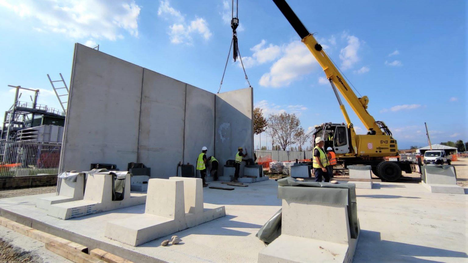 BOX CIR MOBILE REI 120 FASE DI INSTALLAZIONE DEI PANNELLI | CIR ...